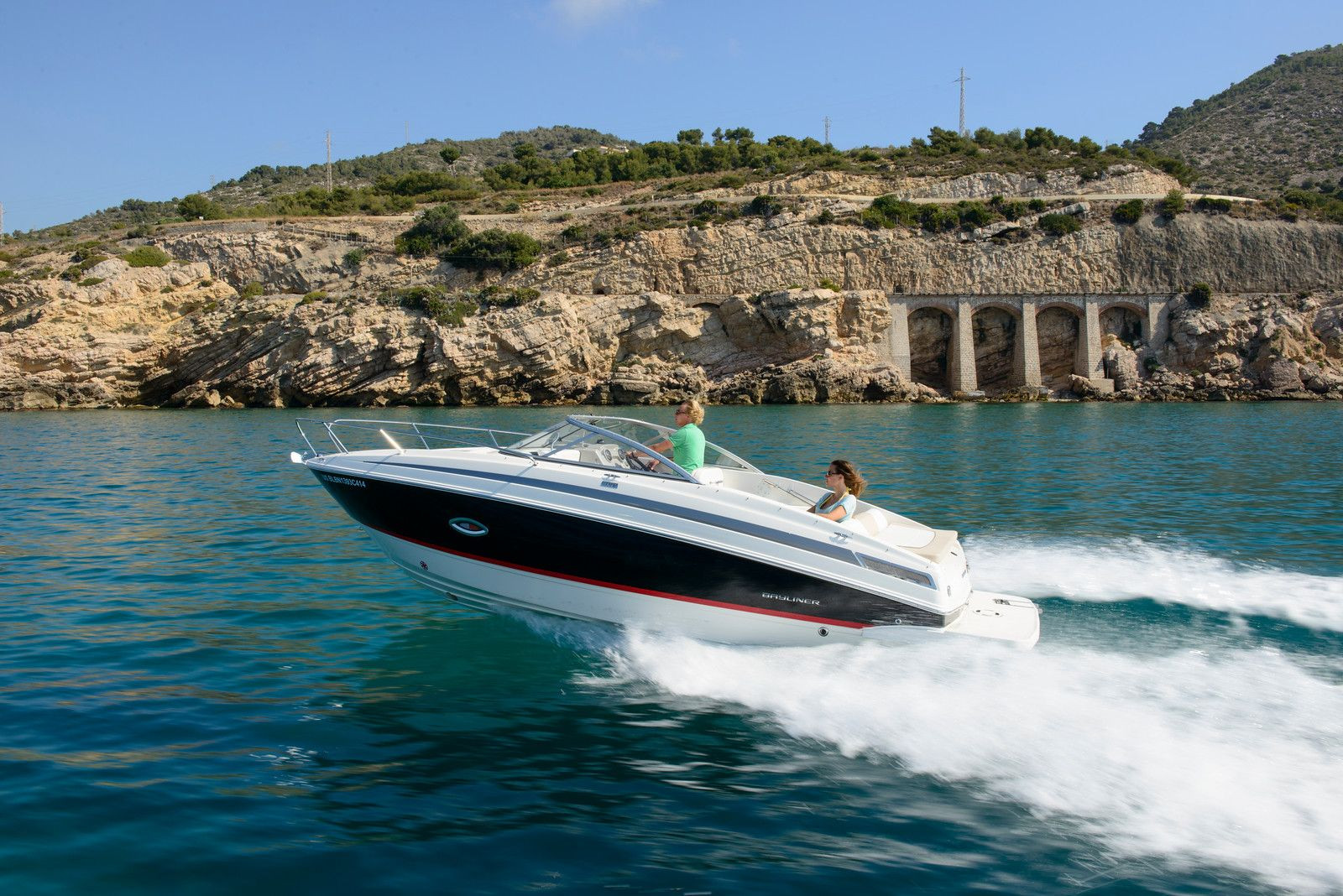 Bayliner 742 R CUDDY - Holland Sport Boat Centre