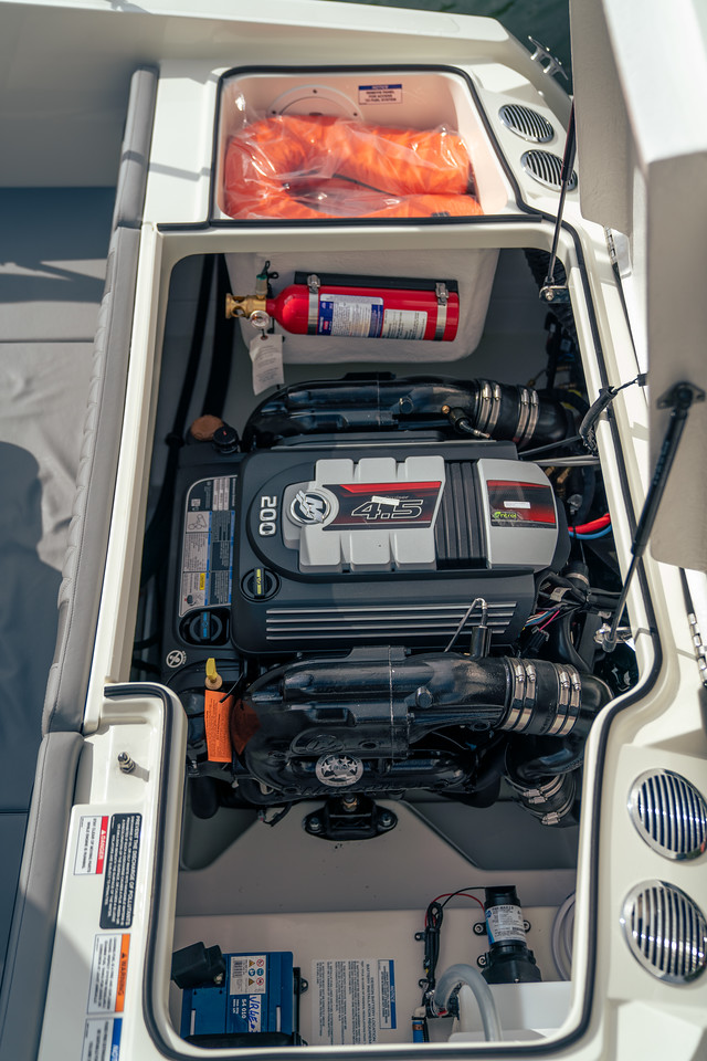 Bayliner VR4 - Holland Sport Boat Centre