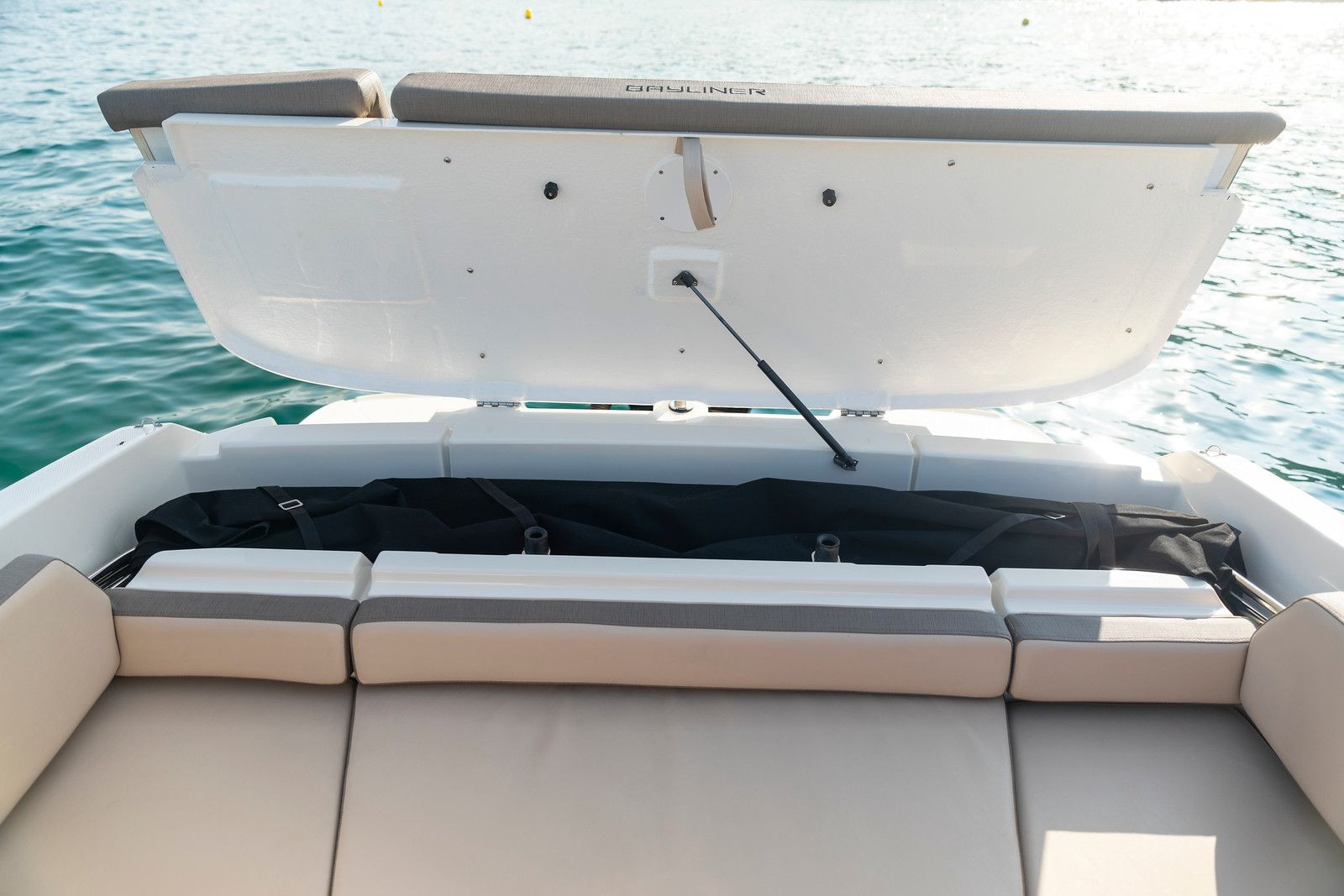 Bayliner VR6 CUDDY OUTBOARD - Holland Sport Boat Centre