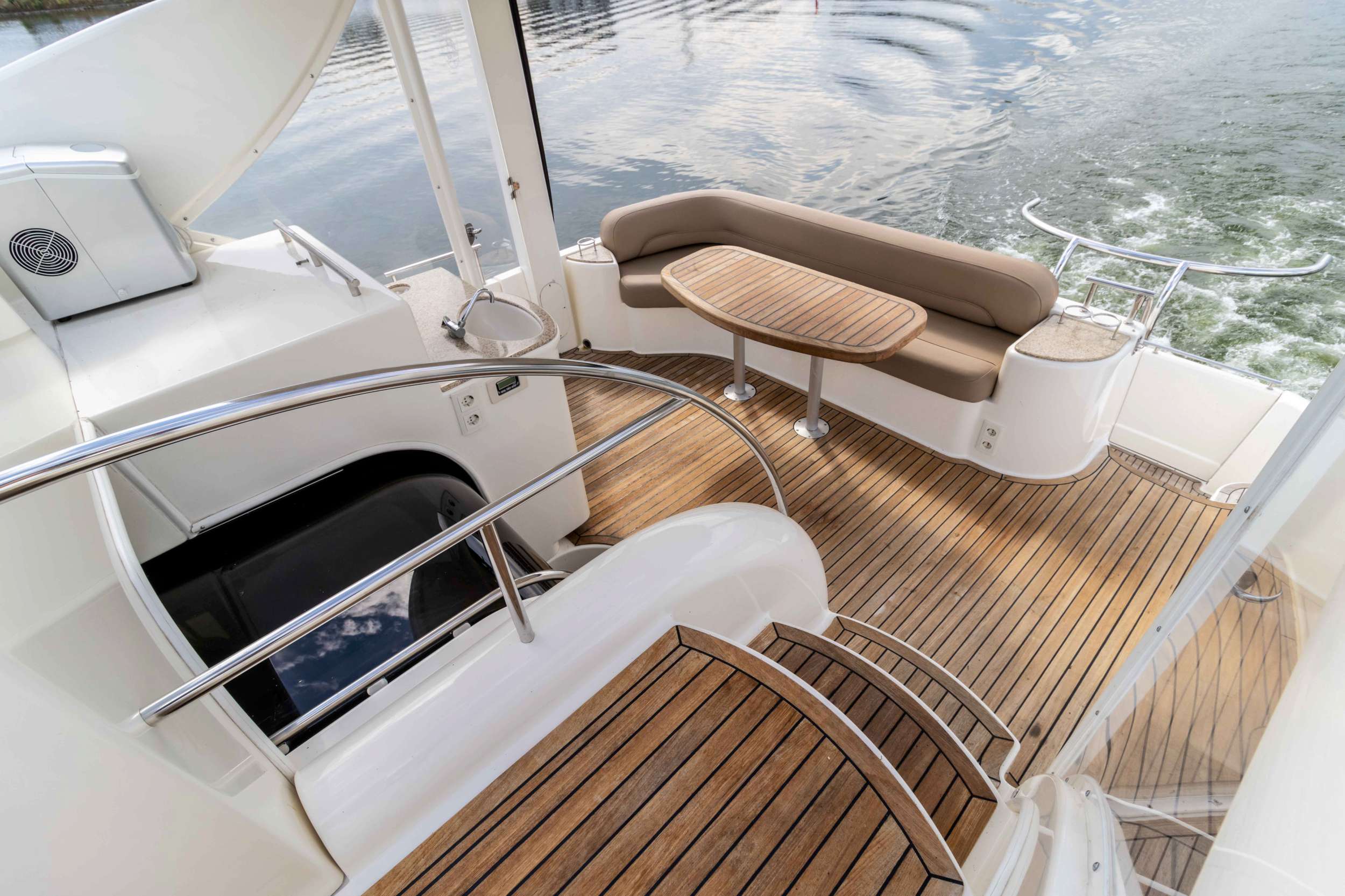 MERIDIAN YACHTS 459 MOTORYACHT - Holland Sport Boat Centre
