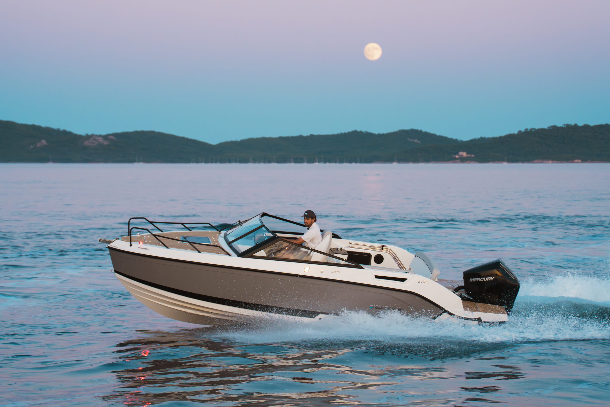 QUICKSILVER ACTIV 675 CRUISER - Holland Sport Boat Centre