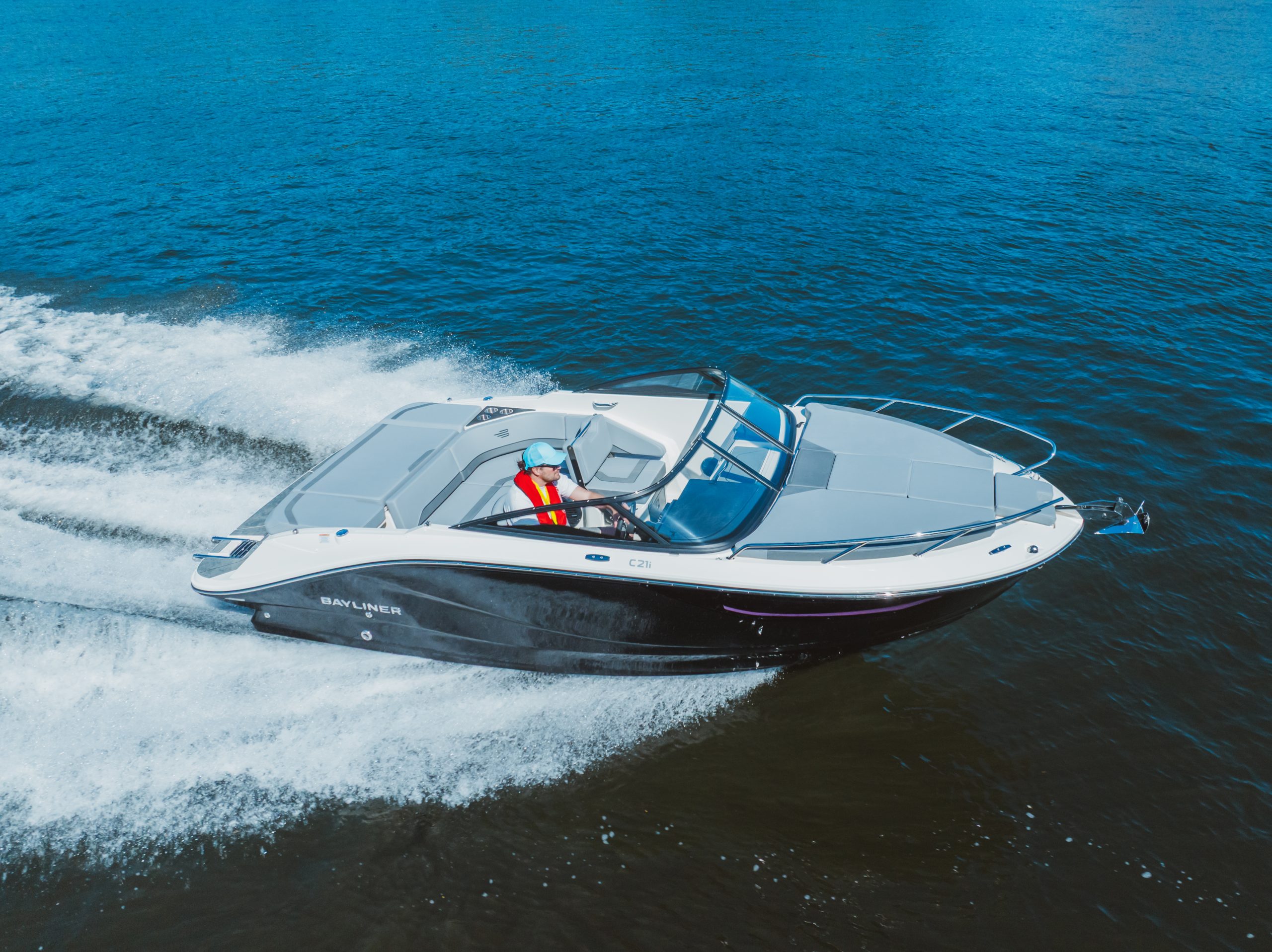 NEW MODEL! Bayliner C21 i - Holland Sport Boat Centre